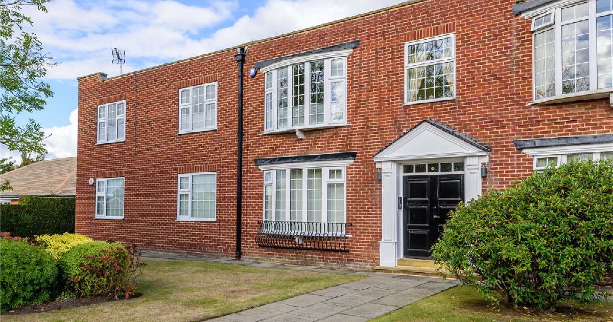 Inside this Stunning Renovated Duplex Apartment with Two Walk-In ...