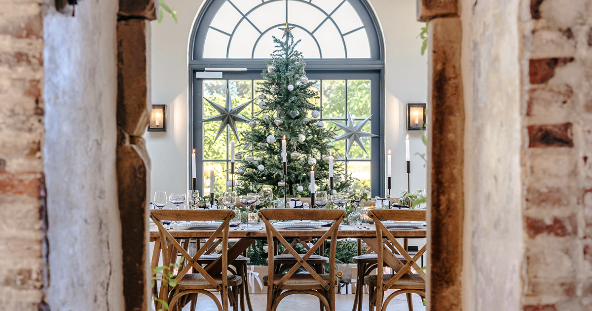 How to Host Christmas Day Including Christmas Cocktails, Cosy Home ...
