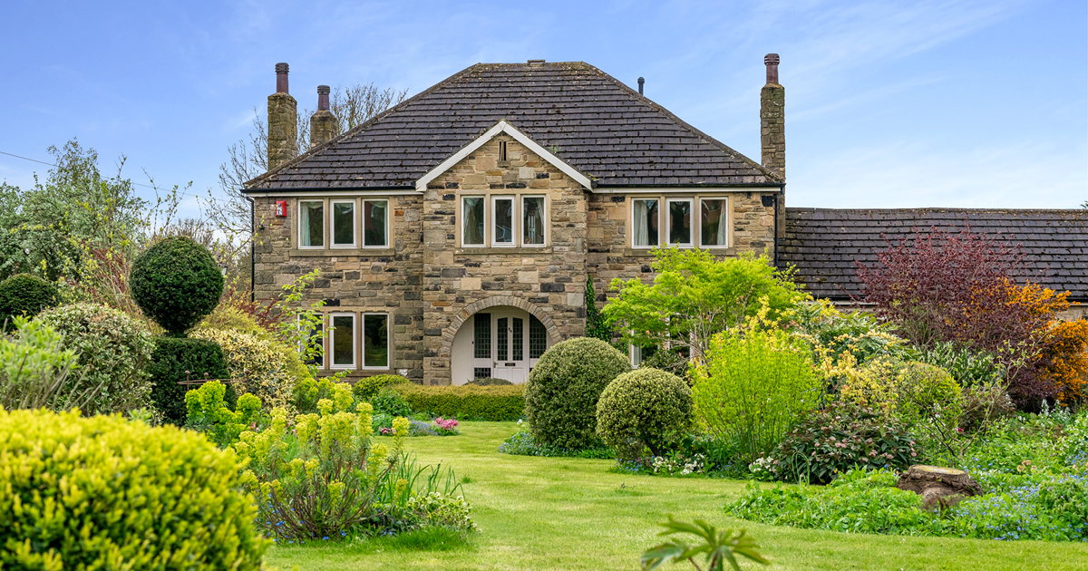 See Inside this Detached Family Home for Sale in Garforth in Leeds ...