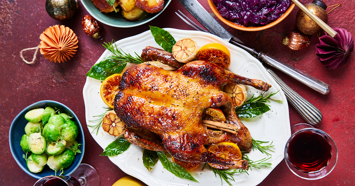 Simple and Easy Christmas Roast Duck Recipe with Marmalade, Potatoes ...