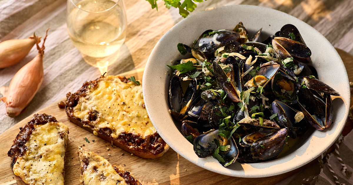 Quick and Easy Mussels Dinner with Shallots and Cheese Toast | Living North